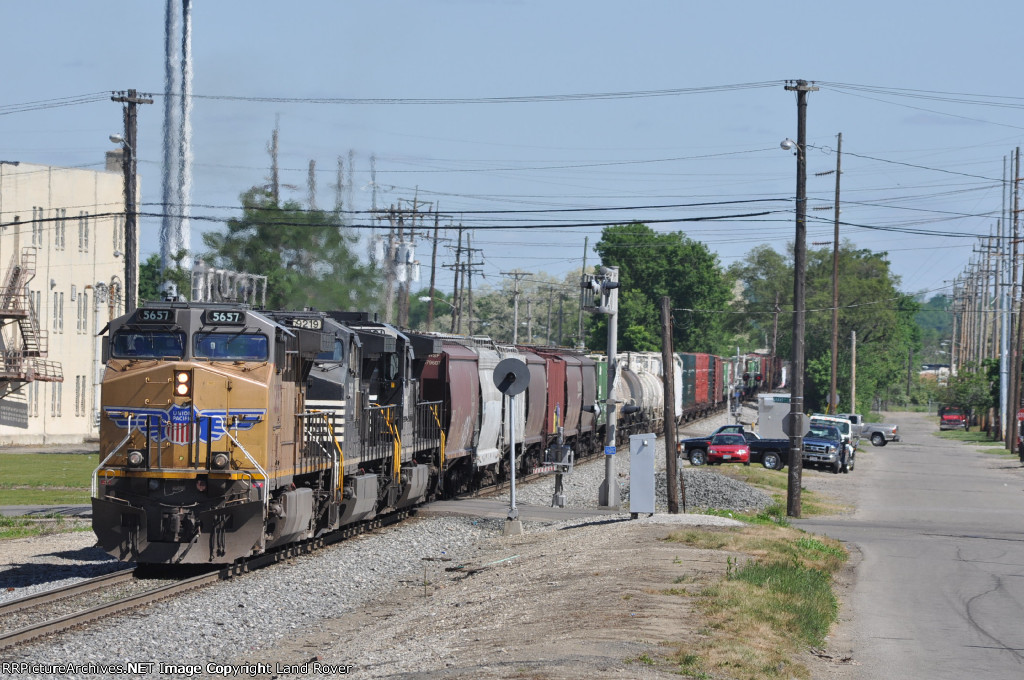 UP 5657 On NS 175 Eastbound